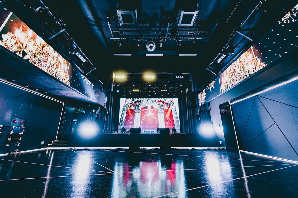Experience what it feels like to step on stage as an idol at Japan’s ...