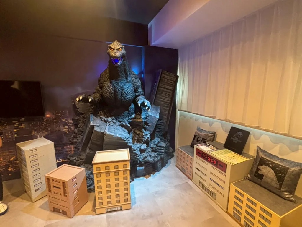 Godzilla and King Ghidorah fight it out inside this Tokyo hotel room ...