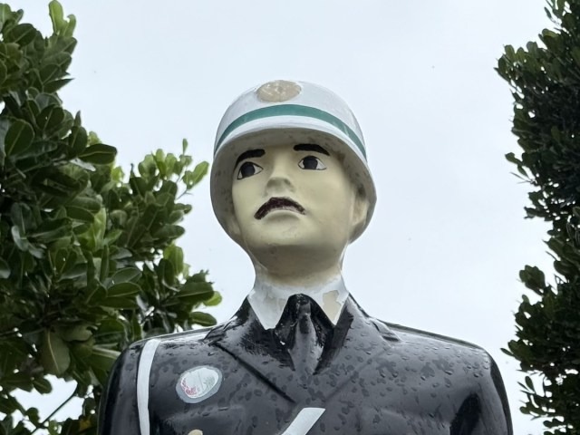 Meet the eerie police statues of Miyakojima in Okinawa Prefecture ...