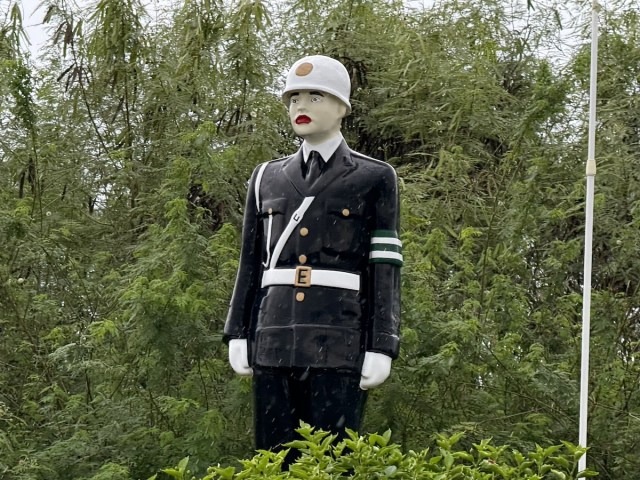 Meet the eerie police statues of Miyakojima in Okinawa Prefecture ...