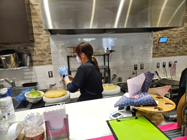 How to get your money’s worth at an all-you-can-eat crepe challenge in ...