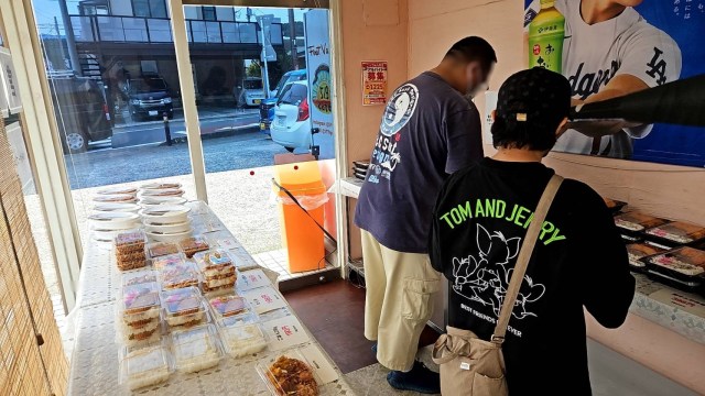 Japanese bento shop touches hearts by selling super cheap boxed lunches ...